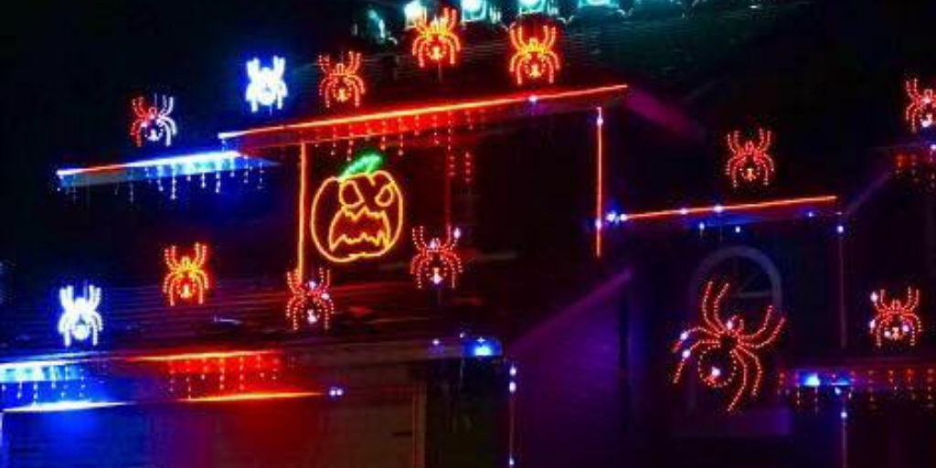 This dude's extravagant Halloween Light shows are everything! - Z93