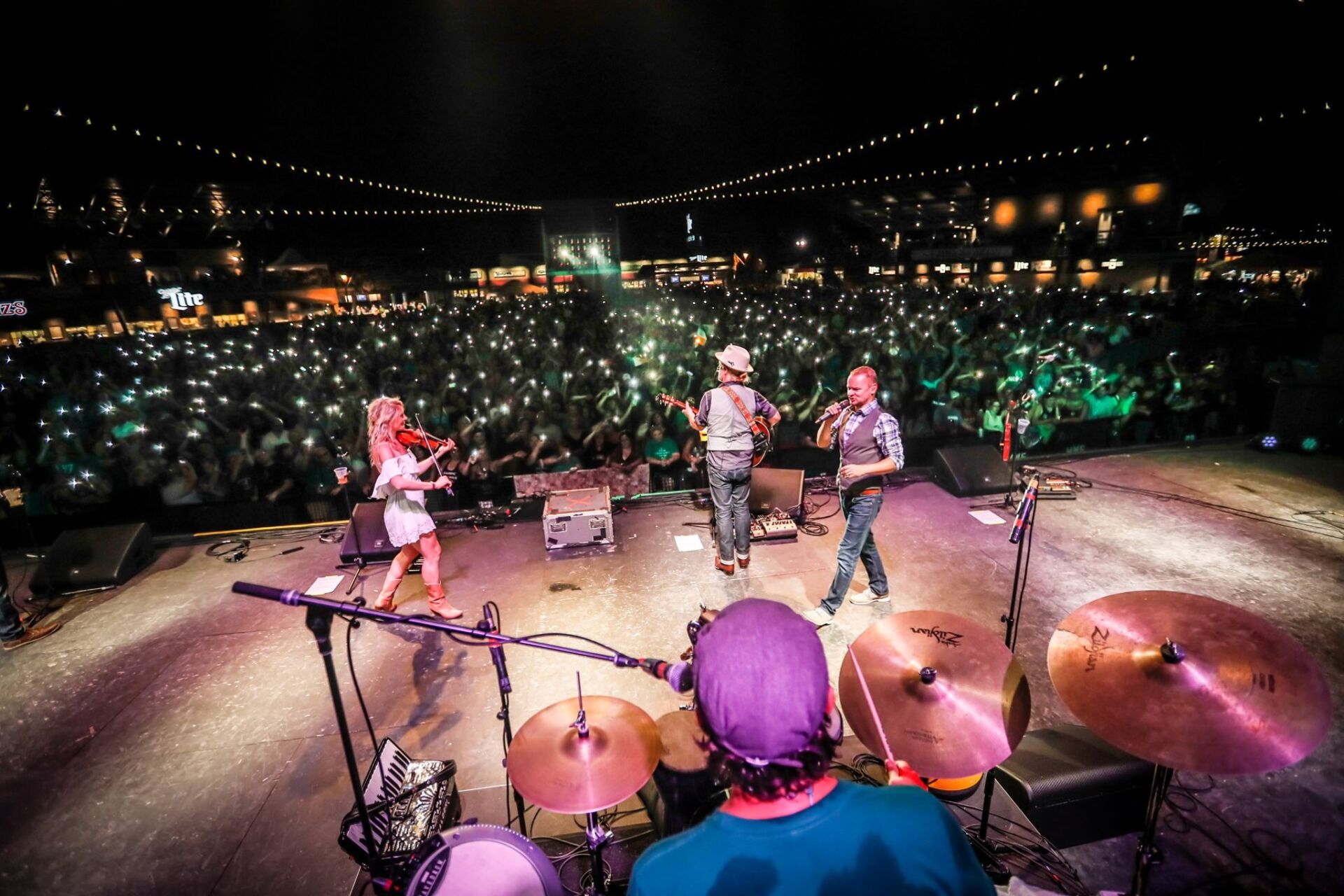 GAELIC STORM IS COMING TO IRISHFEST THIS AUGUST- BUZZ INTERVIEW WITH GAELIC STORM - Z93