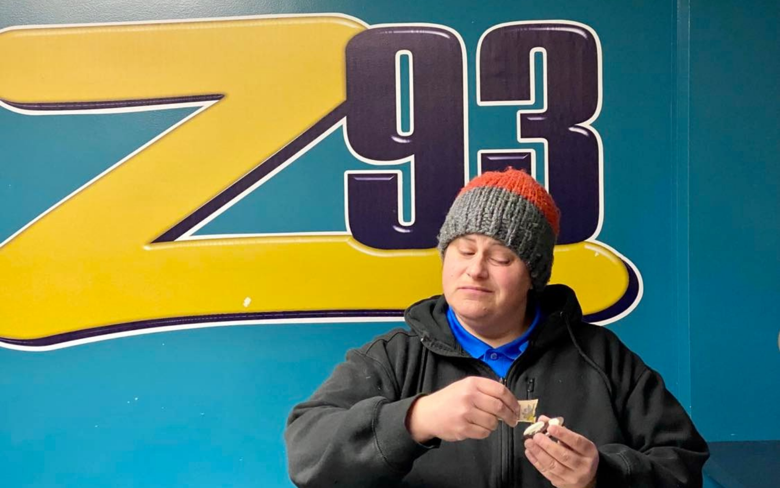 WE TRIED THE MUSTARD ON OREOS TREND - Z93