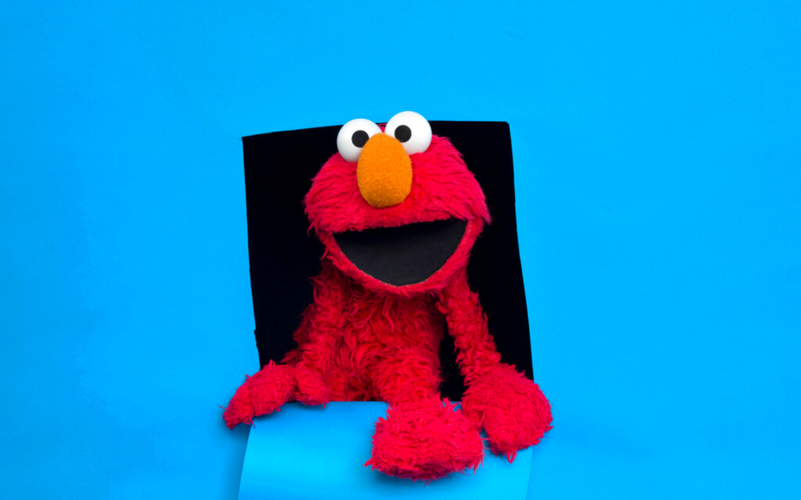 ELMO RANTS AGAINST A PET ROCK AND THE ROCK COMES FOR COOKIE MONSTER - Z93