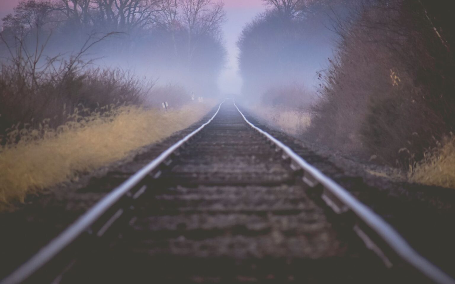 NEW SCREAM TRAILER SHOWS GHOSTFACE STALKING JENNA ORTEGA ON A TRAIN - Z93