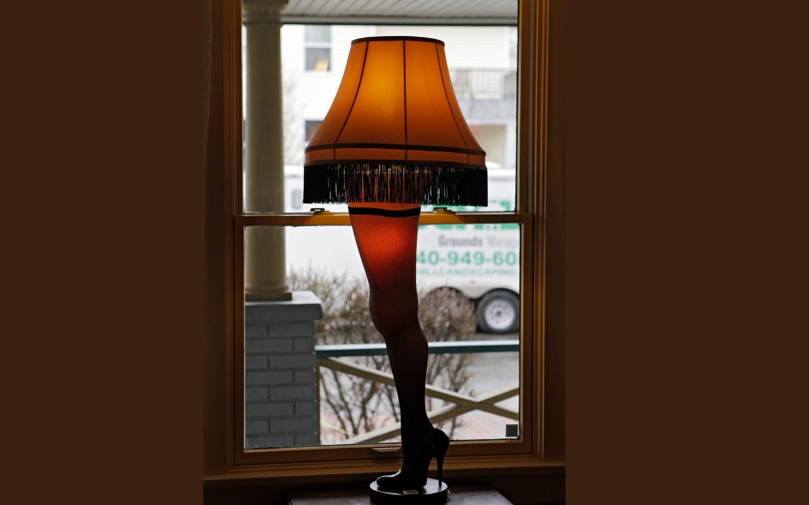 MILLER HIGH LIFE IS SELLING LEG LAMP BEER DISPENSER - Z93