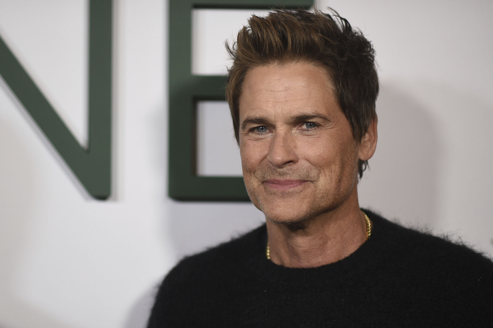 ROB LOWE SHARES 'BIG FOOT' FAMILY CAMPING STORY WITH KELLY CLARKSON - Z93