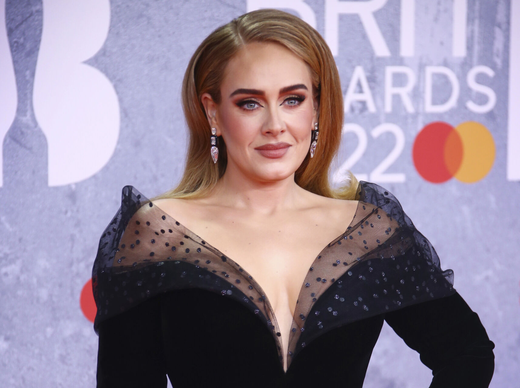 Adele Wins Halloween With "Addams Family" Inspired Costume During Vegas Residency - Z93